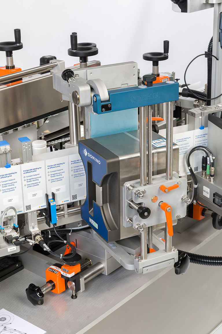 Two-side labeler HERMA 362C: flexible, quick & easy to retool