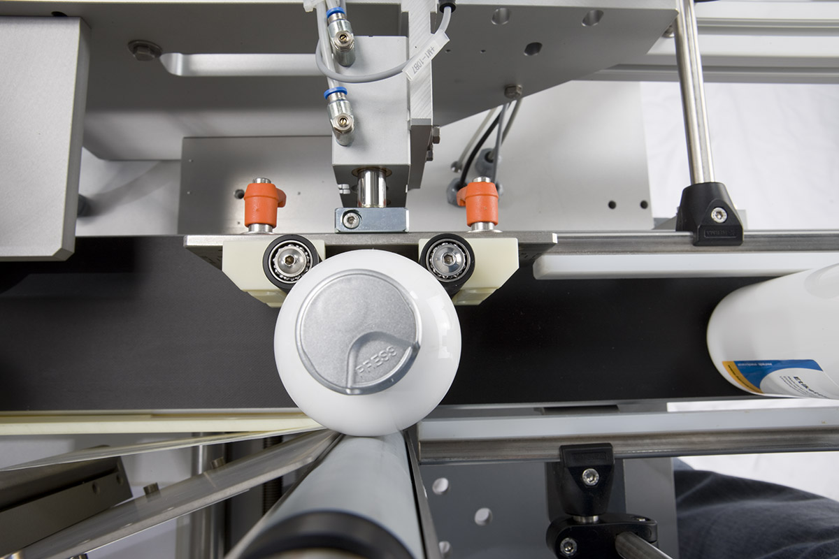 HERMA 152C - Compact labeling systems, Quality since 1906